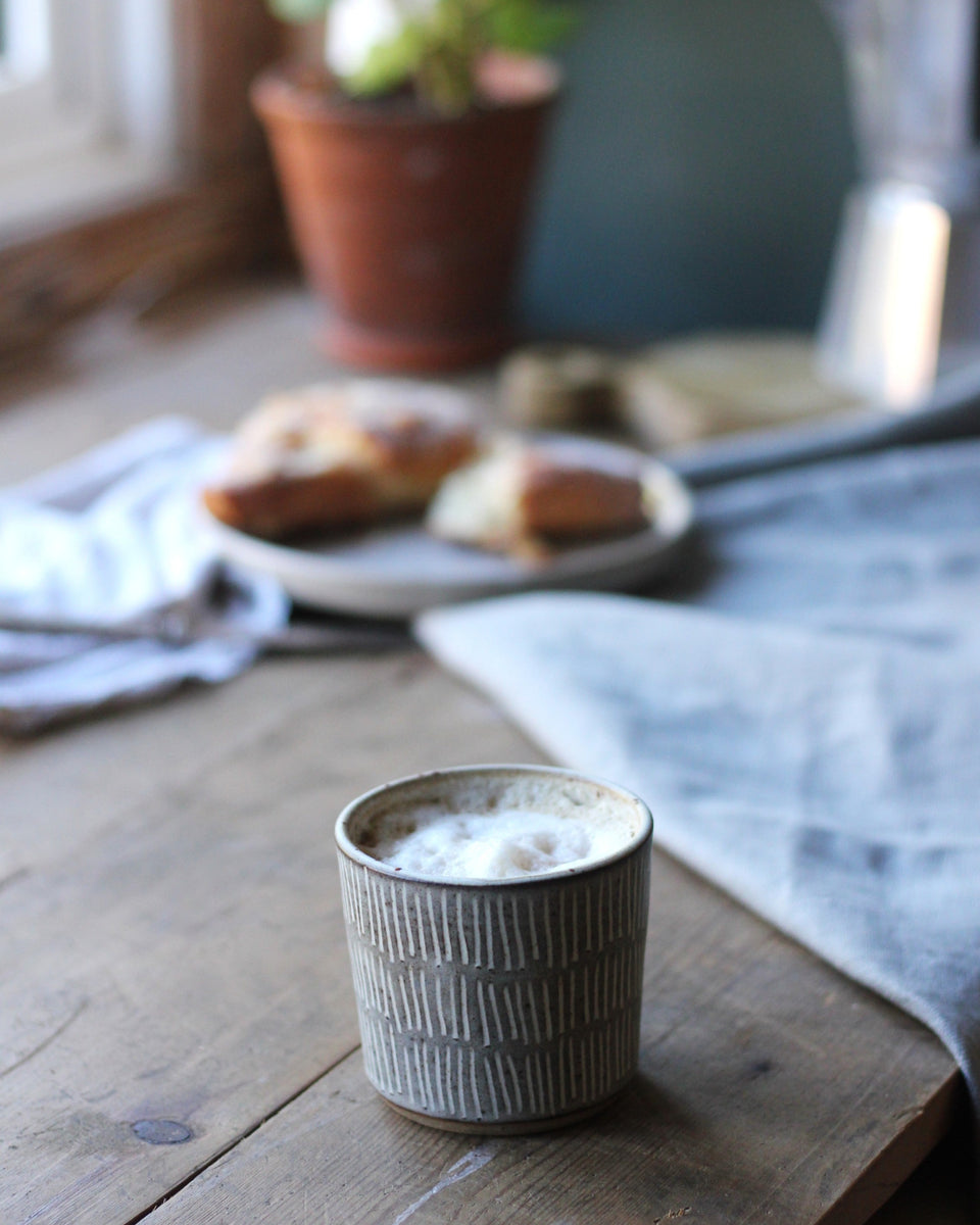 SGRAFFITO COFFEE CUP #1 – Hilda Carr Pottery