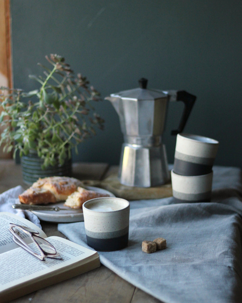 TOASTED CHARCOAL COFFEE CUP – Hilda Carr Pottery