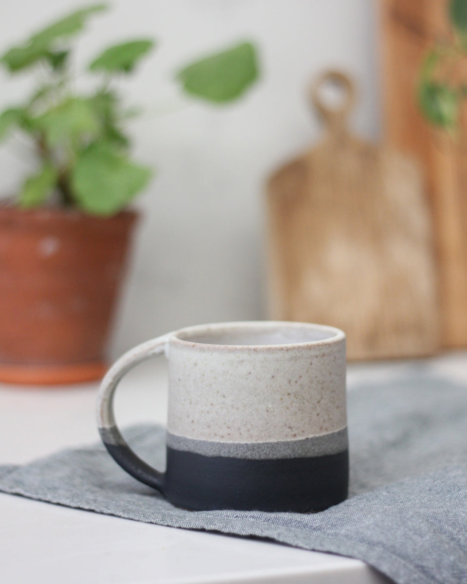 TOASTED CHARCOAL MUG – Hilda Carr Pottery