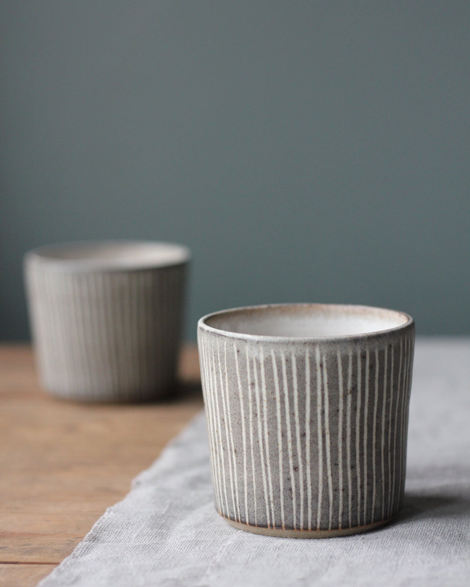 SGRAFFITO COFFEE CUP #2 – Hilda Carr Pottery