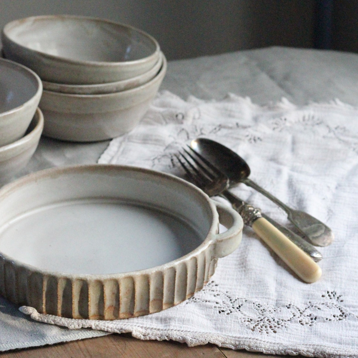 CARVED SERVING DISH – Hilda Carr Pottery